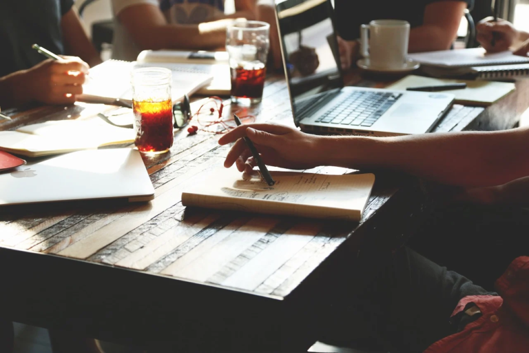 5 RED FLAGS TO LOOK OUT FOR AT WORK – Finance Geek