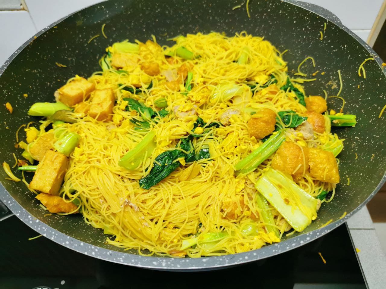 Turmeric Fried Bee Hoon (Rice Vermicelli) – Finance Geek